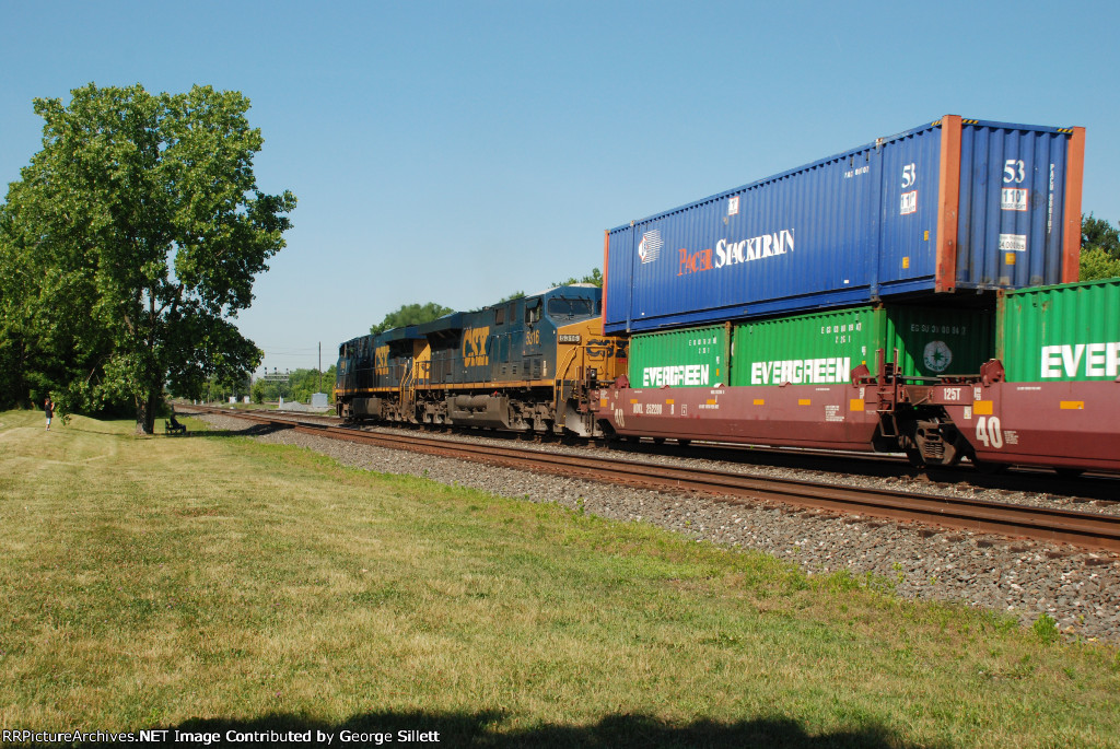 CSX 5316 heads west.